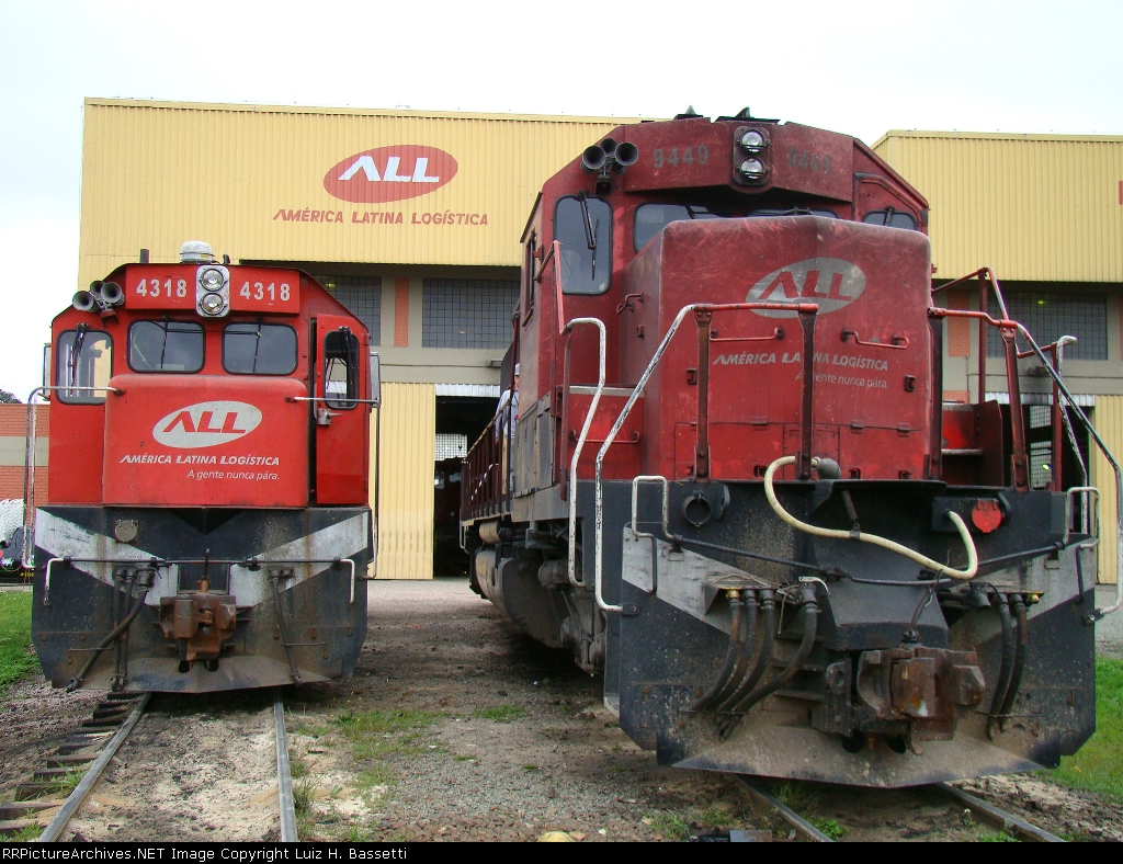 G22U 4318 / SD40-2 9449